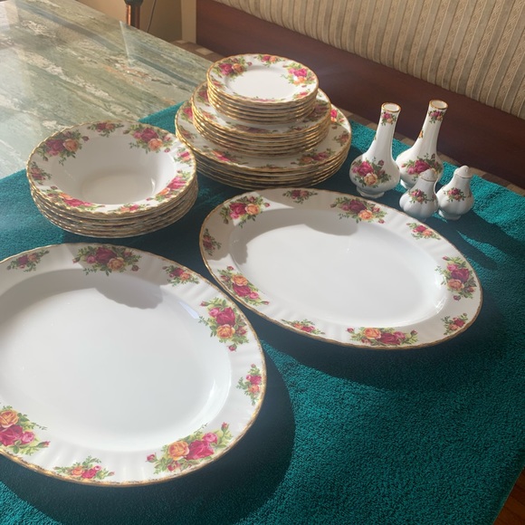 Royal Albert | Dining | 3 Piece Royal Albert England 904 Dinnerware Set ...